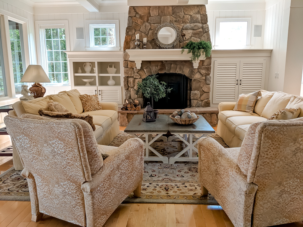 Subtle coastal decor: How to Get Beach Chic - Anchored In Elegance